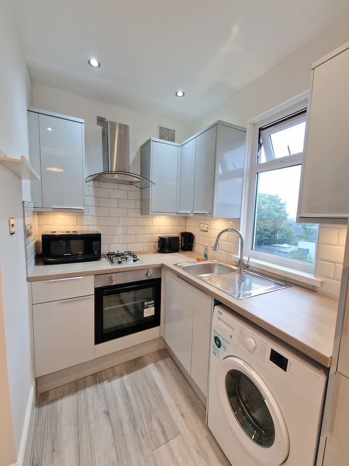 1br Flat - Free Parking - Walk To Wimbledon Tennis - Colliers Wood - London