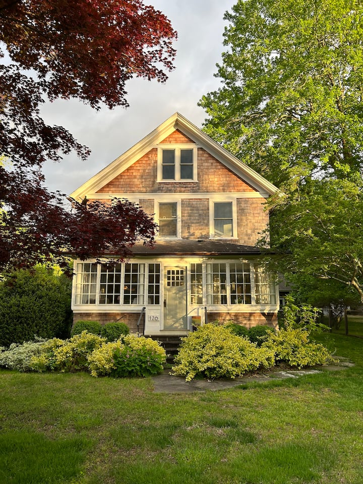 Charming Family Home - Essex, CT