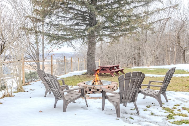 5bd/2 Patios/2 Kitchens/ Fireplace & Pit - Creemore