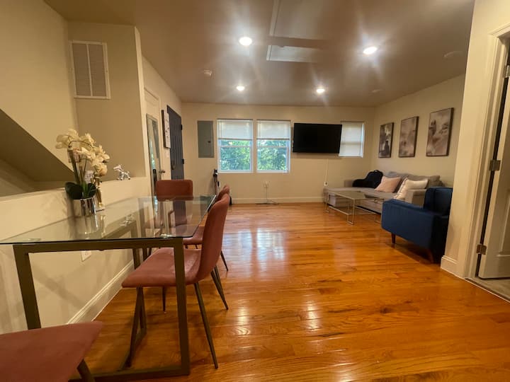 Chic 5br 2ba Multi-unit In Dc - Washington D.C., DC