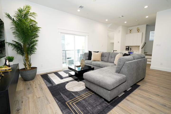 Newly Built Home W/rooftop | 5 Mins From Downtown - Houston, TX