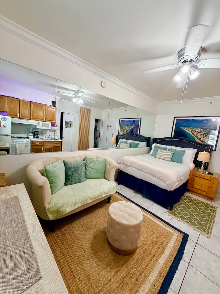 Ocean Drive Pool/beach Direct/ Free Parking - South Beach, FL