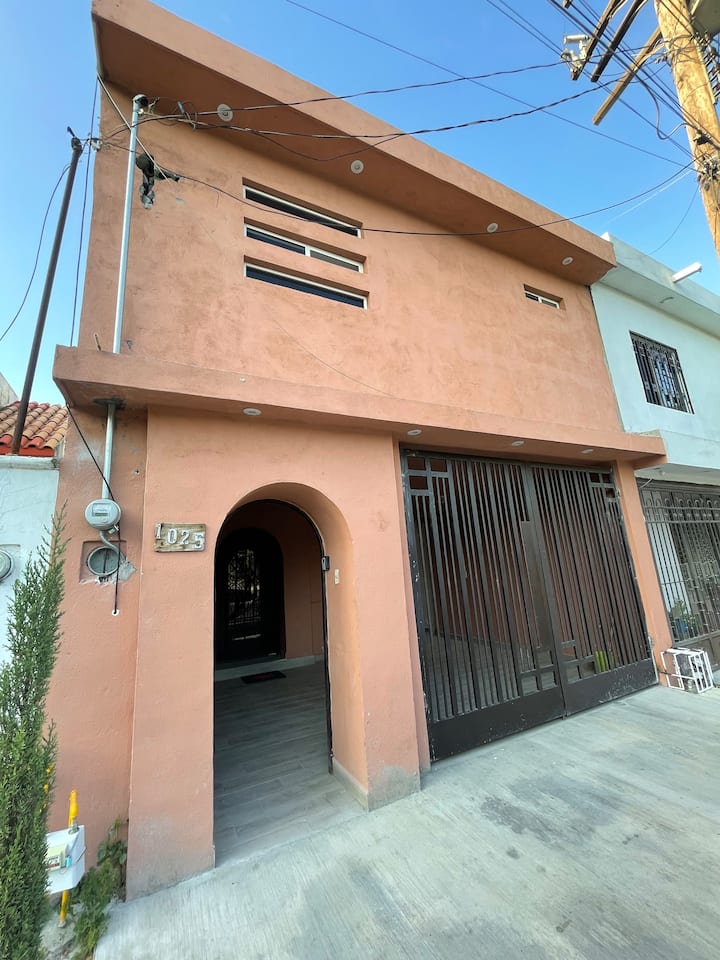 Casa Amplia, Limpia Y Cómoda - Monterrey