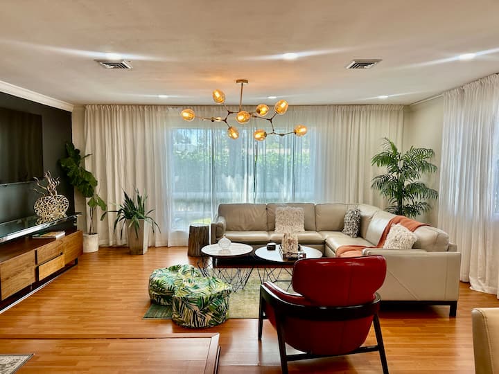 The Hollywood Beach Experience - Fort Lauderdale-Hollywood Airport (FLL)