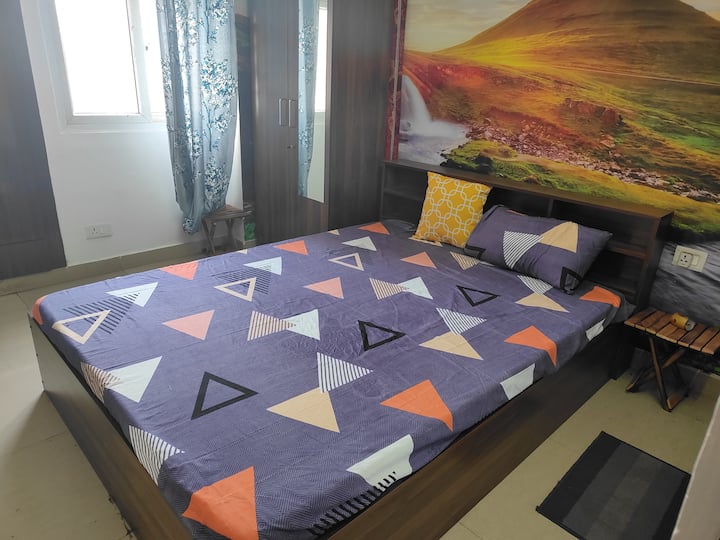 Homely Stay @ Prime Location - Noida