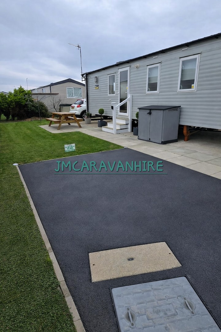 Lyons Robin Hood 8 Birth - Rhyl