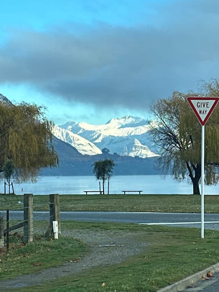 Close To Town 2 Bed Townhouse Own Park & Entrance - Wanaka