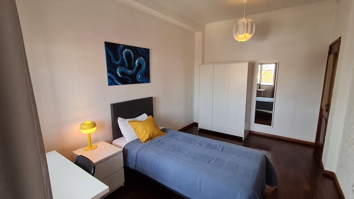 Quarto Espaçoso No Centro Do Porto - Porto