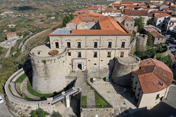 Castello Macchiaroli  La Gioiosa - Atena Lucana