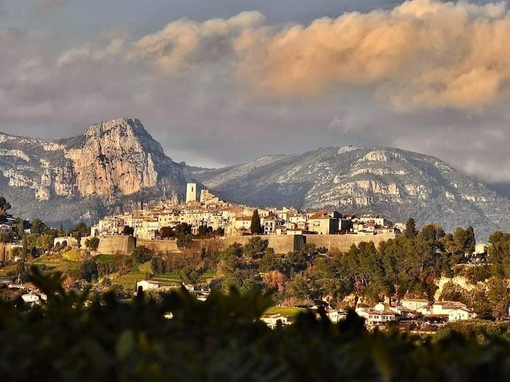 Appartement Entier Ensoleillé Vue Mer Et Montagne. - Alpes-Maritimes