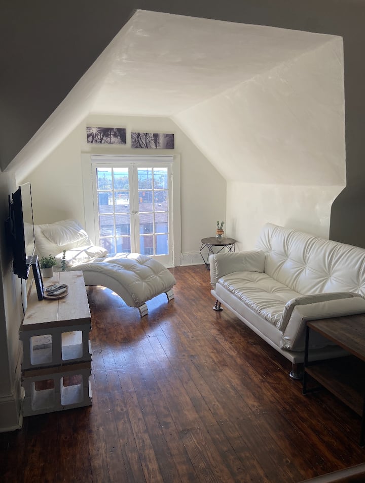 Manor Loft Haüs - Thunder Bay