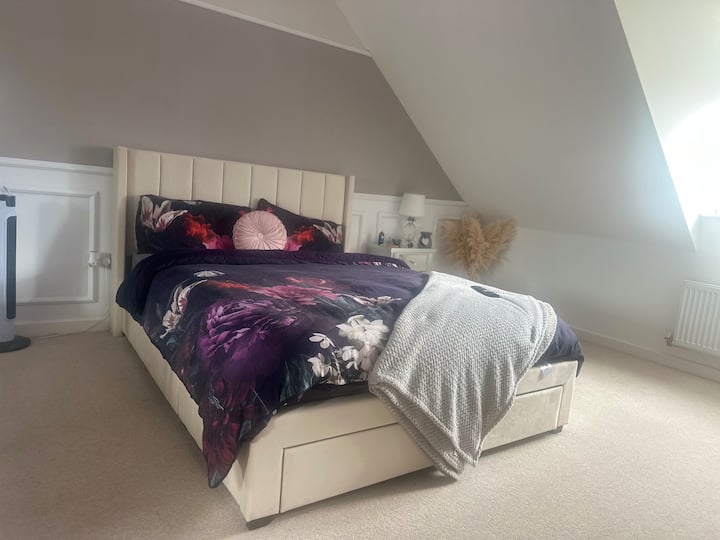 King-sized, En-suite Luxury Room - Bridgwater