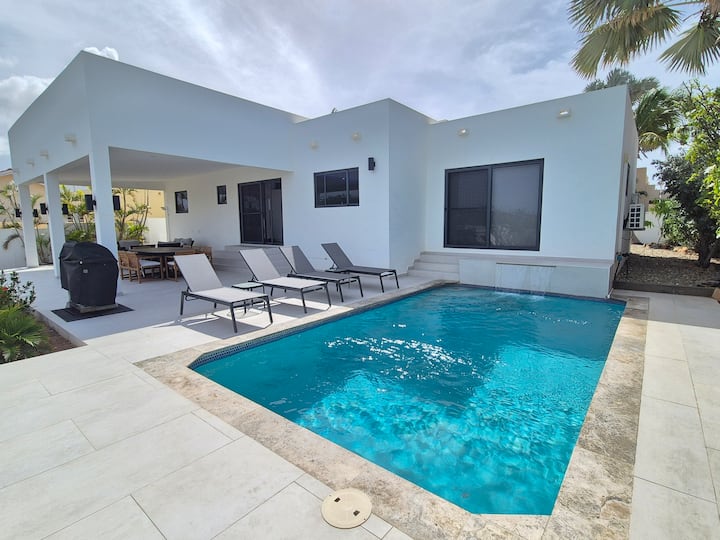 Modern Aruba Villa Minutes To Palm Beach! - Aruba