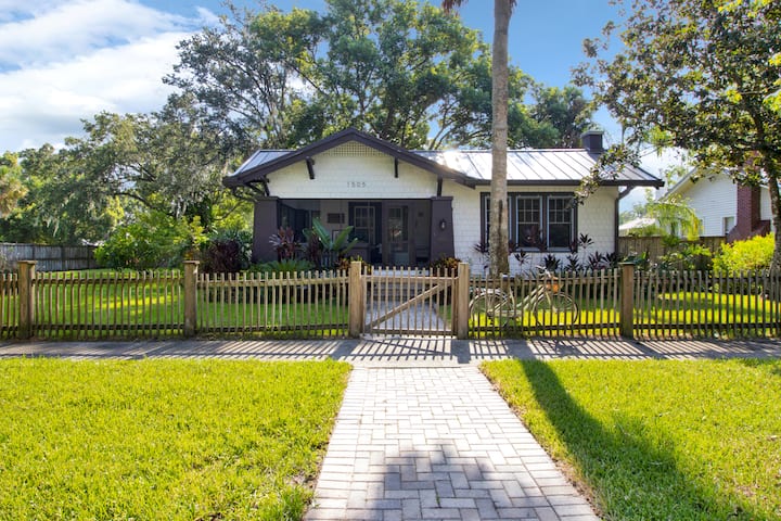 Cozy & Bright Historic Bungalow - Lake Mary, FL