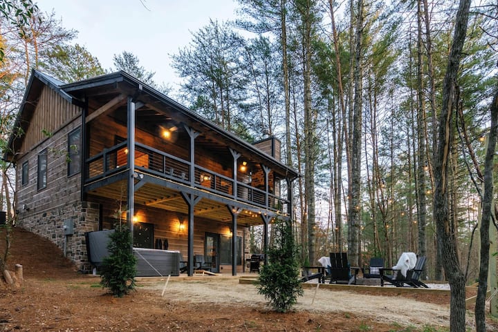 5-star Cabin Sleeps 8- Hottub+ Firepit + Gameroom - Blue Ridge, GA