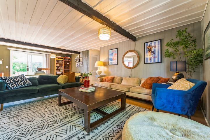 The Getaway: Beach, Hot Tub, Nature, Fire, Relax! - Rhode Island