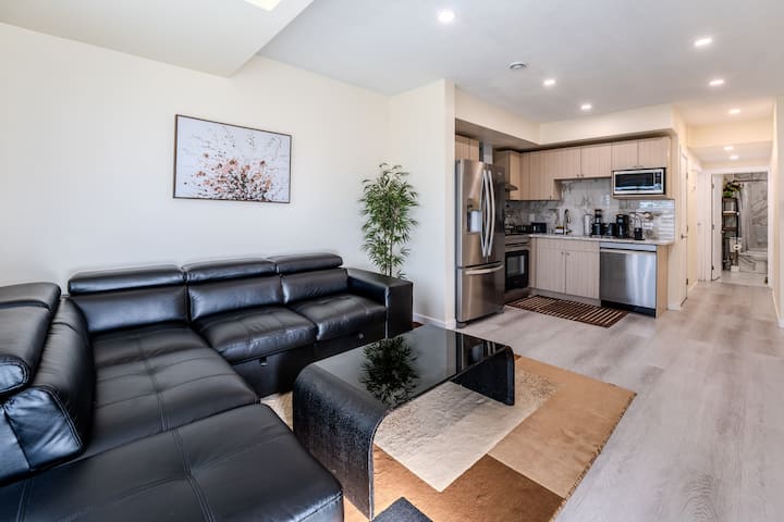 Beautiful Lakeview Guest Suite In Nw Calgary - Calgary