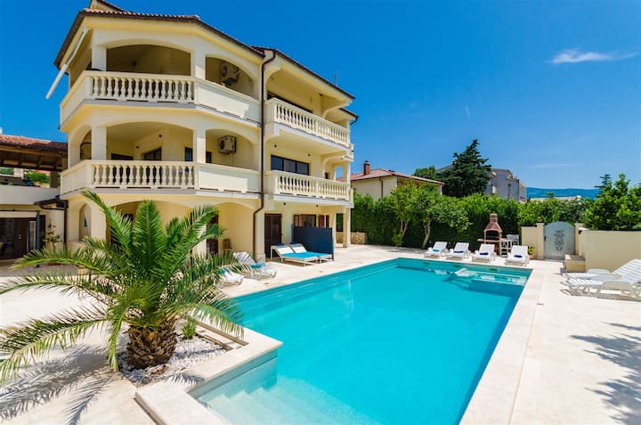 Vila Stanić With Pool (Studio For 2- New 2025) - Novi Vinodolski