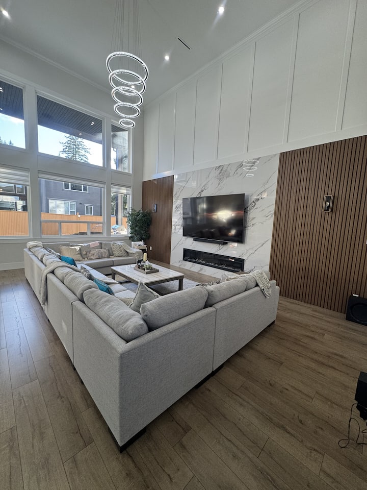 Executive Luxury Home - Langley