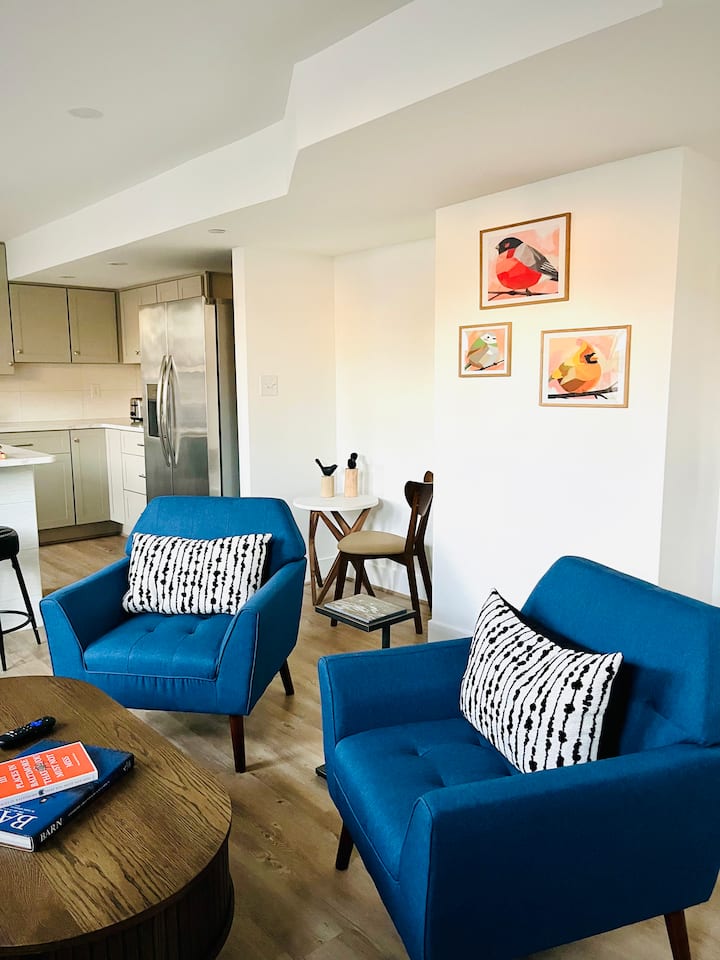 Annapolis Main Street Modern Apartment - Annapolis, MD