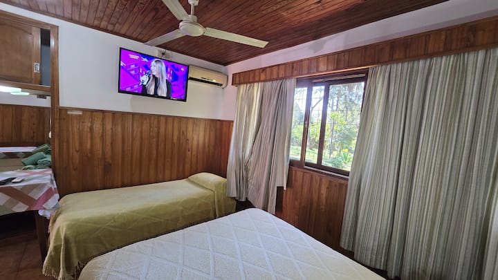 Trple, Céntrico, Cochera, Desayuno Incluido - Puerto Iguazú