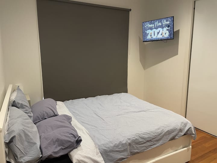 Room With Patio In Modern Newport House - Williamstown