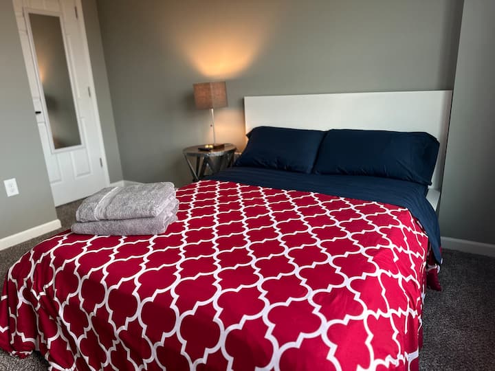 Ikea Full Bed|shared Bath|rokutv - Minneapolis, MN