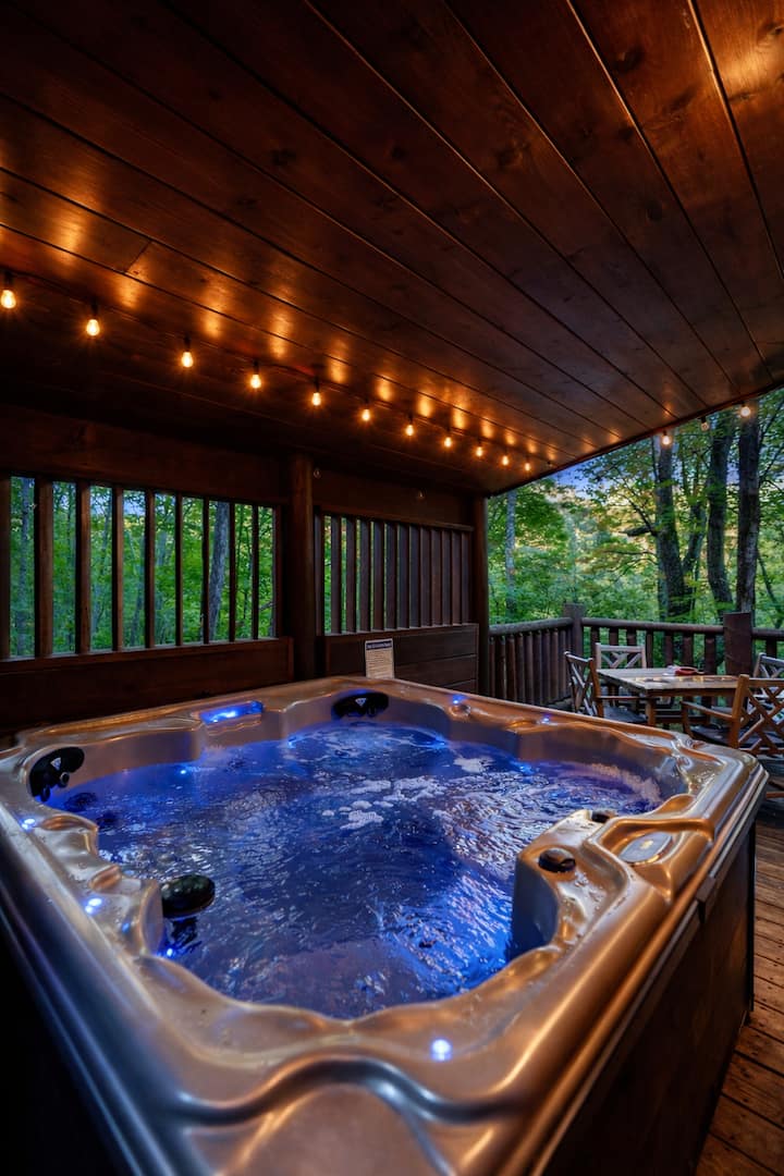 Firefly Season ~1mi To Gsmnp, Hottub, King Bed - Wears Valley, TN