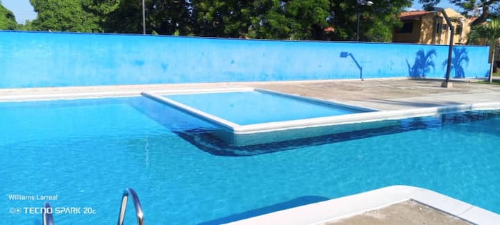 Apartamento Familiar Con Piscina - Venezuela