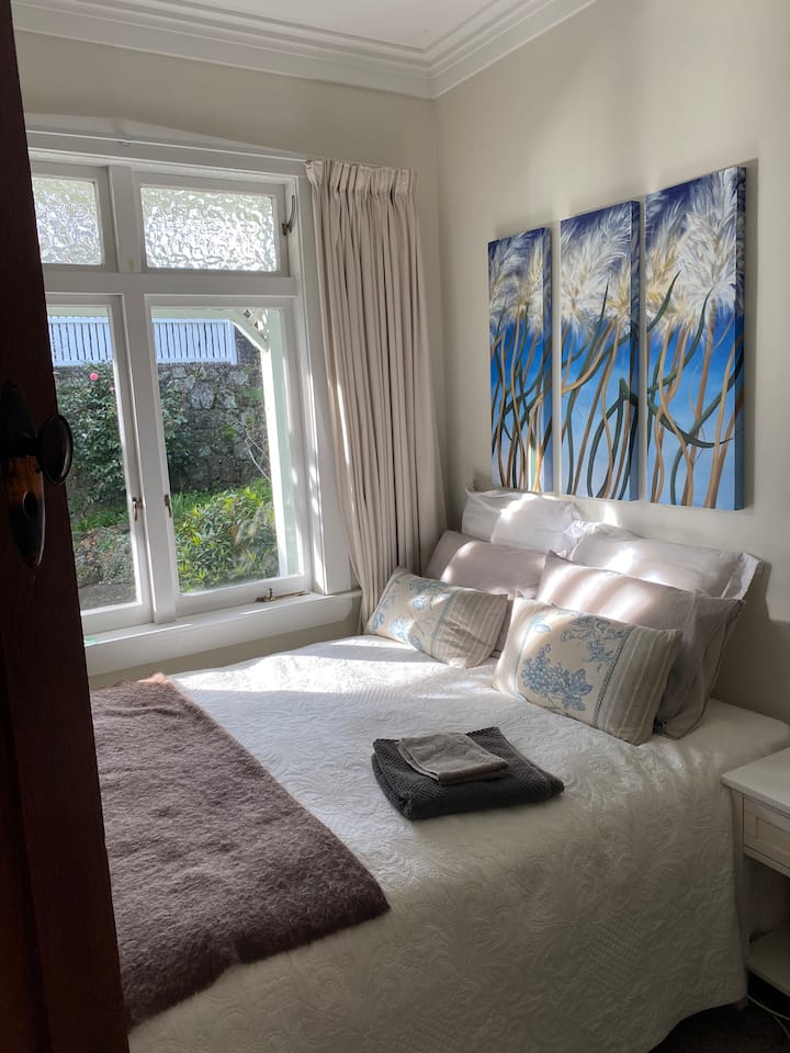 Charming Renovated Villa 1 Bedroom Apartment - Auckland