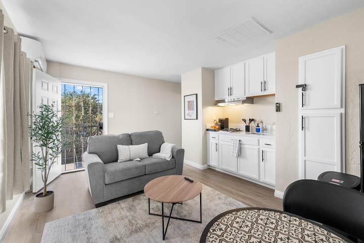 Quiet Apartment West Lancaster - Palmdale, CA