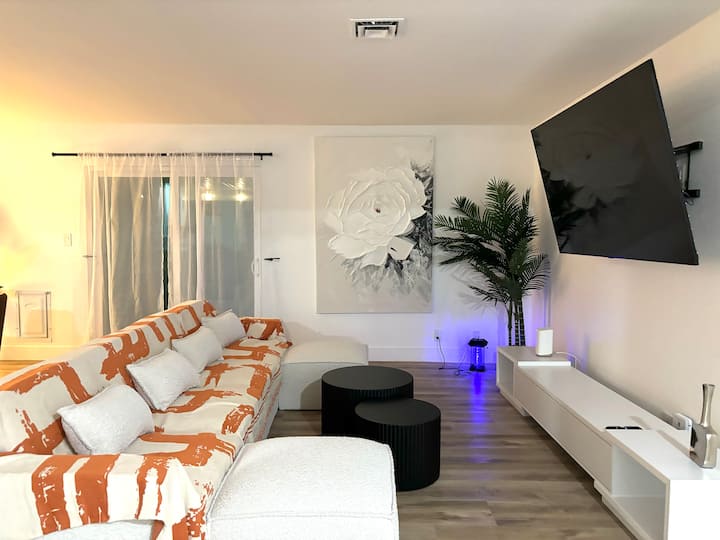 Getaway D Villa W Pool In Vegas 4.7 Mile To Strip - Las Vegas, NV