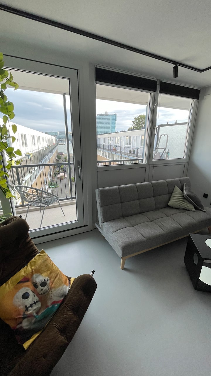 Newly Renovated River View Escape - Amsterdam