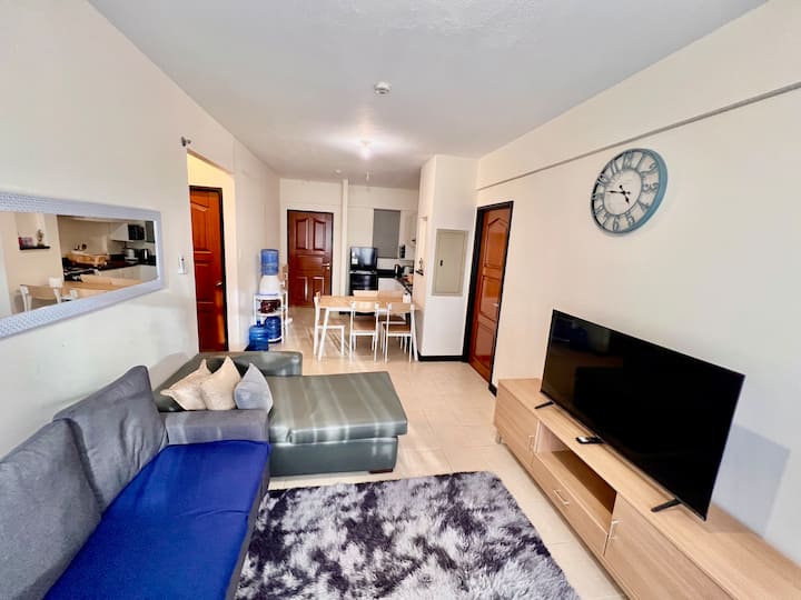 Spacious 3br Condo W/ Balcony & Pool View - Davao City