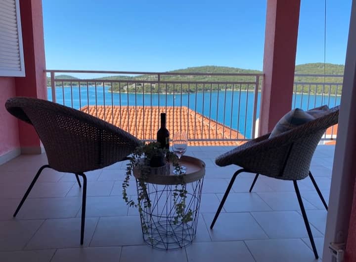 Seaspray Apartments
2 Bedroom Seaview - Tisno