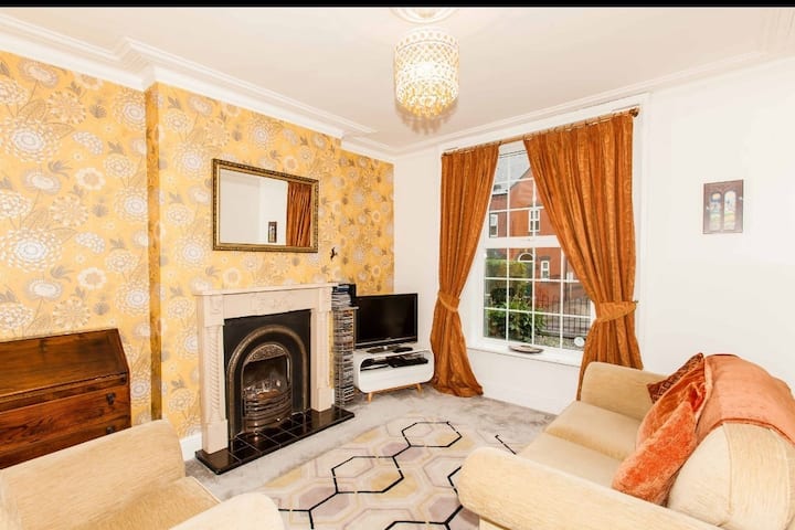Ro's Townhouse - Chesterfield