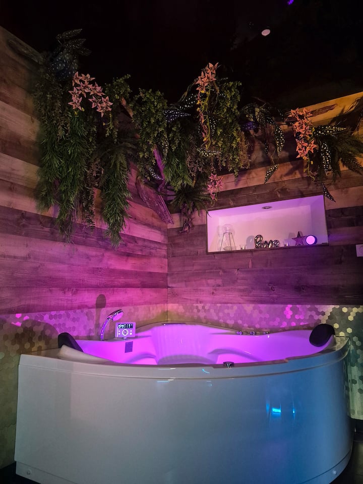 Love Room Avec Balneo Jacuzzi - Villefranche-sur-Saône