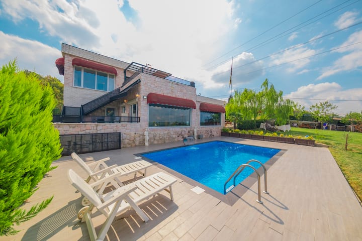 Sıcak Havuzlu Doğanın Içinde Köprü Manzaralı Villa - Kocaeli
