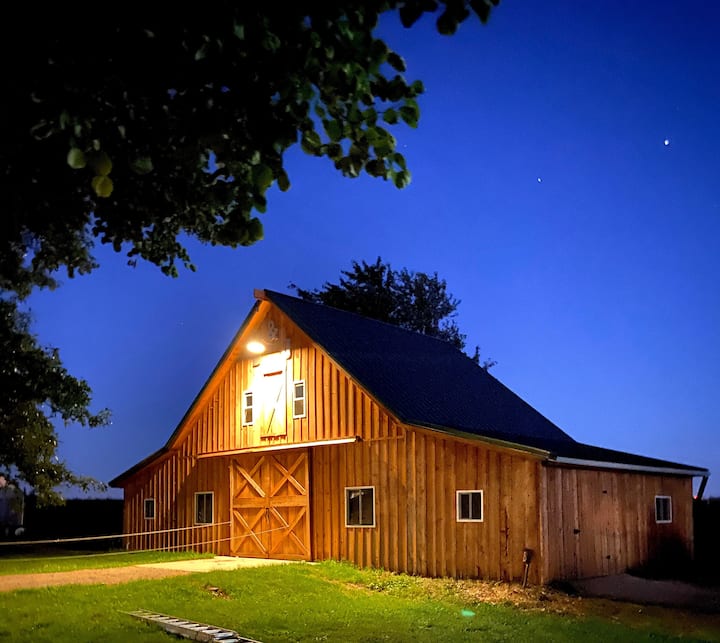 Farmers Wife Country Barn Loft - Bloomington, IL