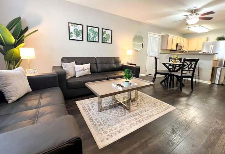 7-min To Fsu | Walk In Showers | Easy Checkout! - Tallahassee, FL