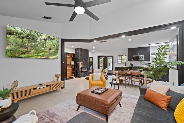 Beautifully Renovated, Centrally Located Pool Home - Orlando International Airport (MCO)