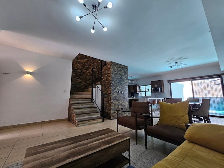 Casa Con Alberca En Circuito Cerrado. - Torreón