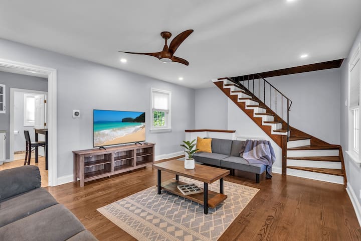“Stylish 3br, 2 Bath Home For Longer Stays - Arlington Heights, IL