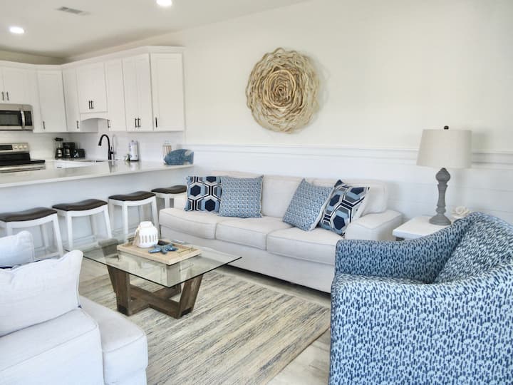 Condo At 30a |Private Beach|pool View| New Sofa - Seaside, FL