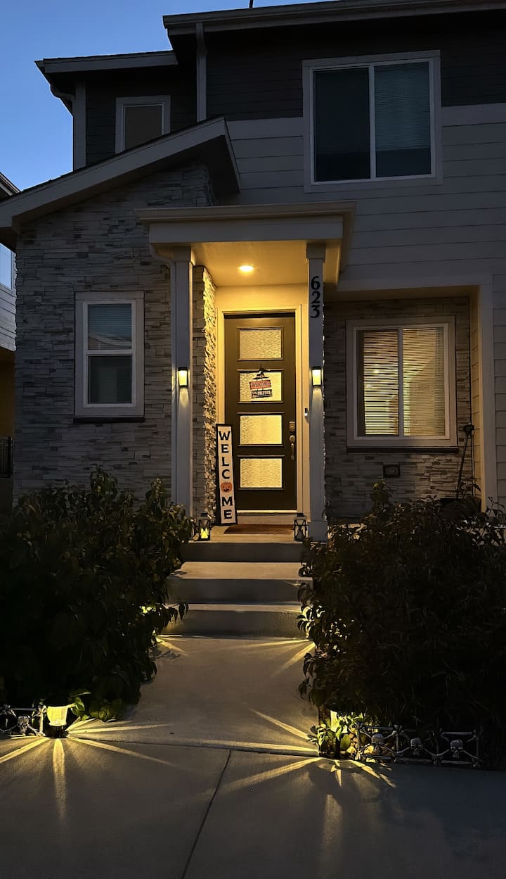 Home With Attached Garage - Aurora, CO