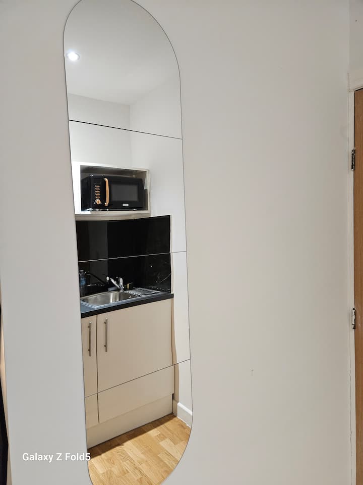 Central Chambers Suites /Suite 5 - Leek