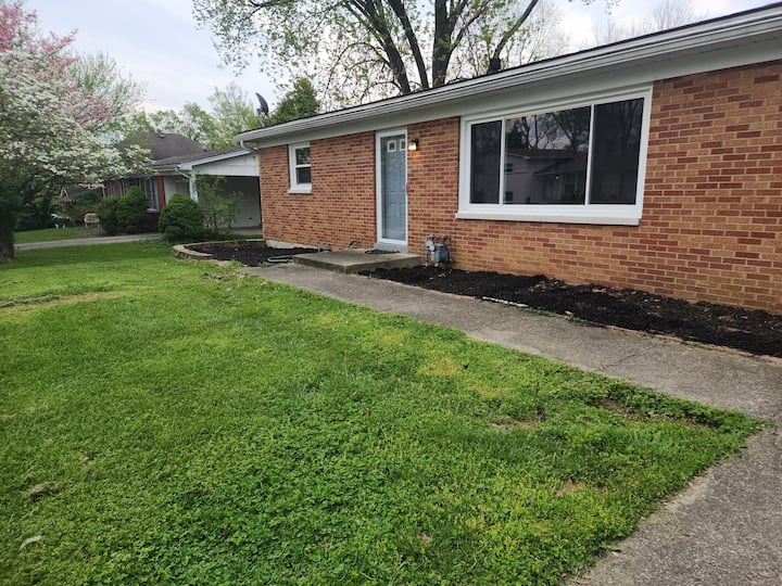 Cozy, Quiet Home Near Louisville - New Albany, IN