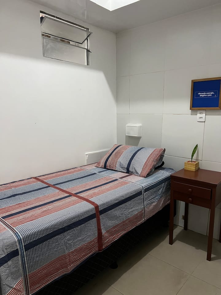 Quarto Econômico Em Ipanema - Ipanema