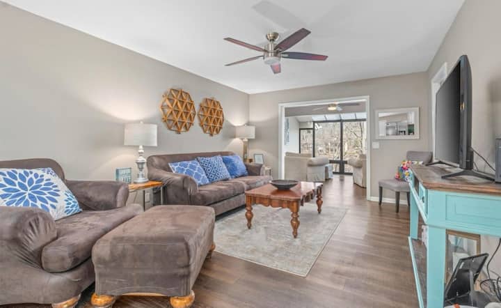 Lakefront With Kayaks & Private Dock, Pet Friendly - Hot Springs Village, AR