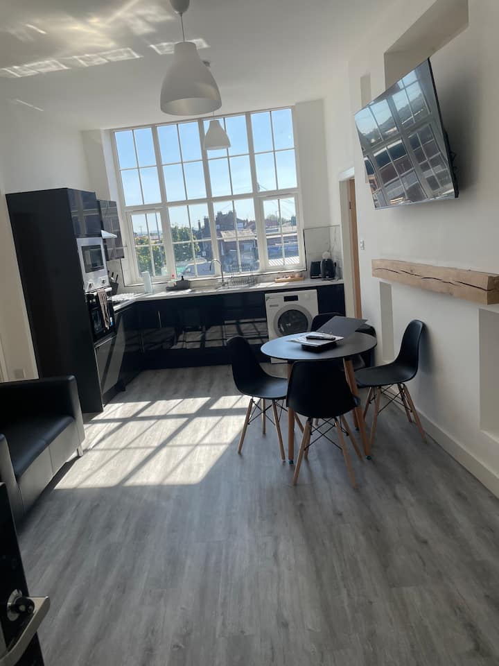 Stylish Modern 2 Bedroom Flat 6b - Stockport